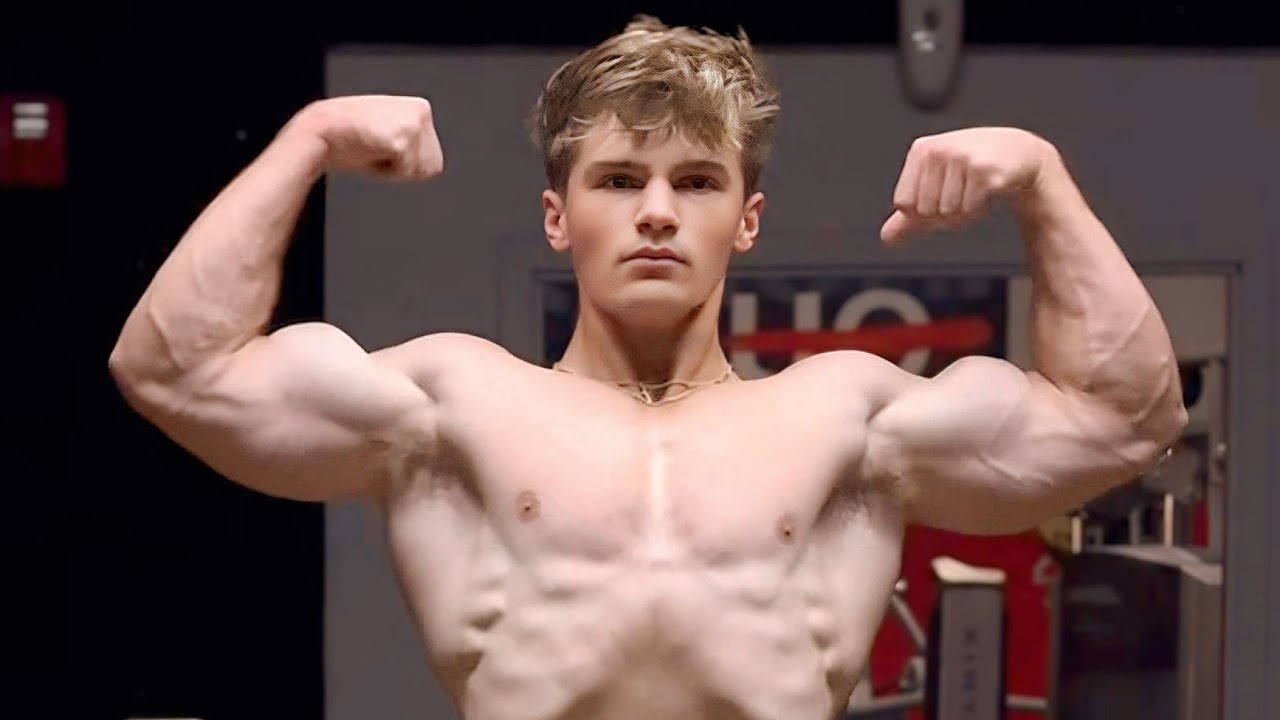 Teen bodybuilder body flexing video - YouTube
