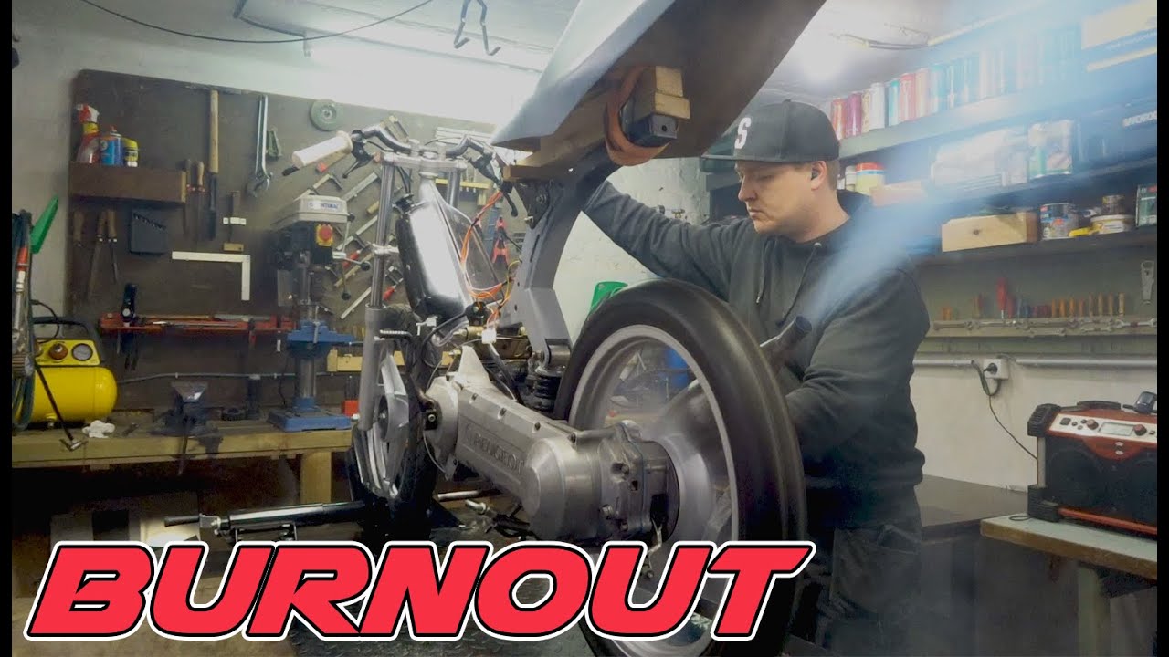 First BURNOUT of the Peugeot Fox Deluxe 50cc Racer - YouTube