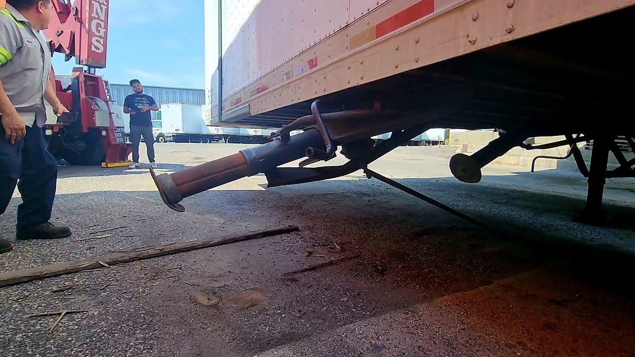 53ft trailer with broken legs - YouTube