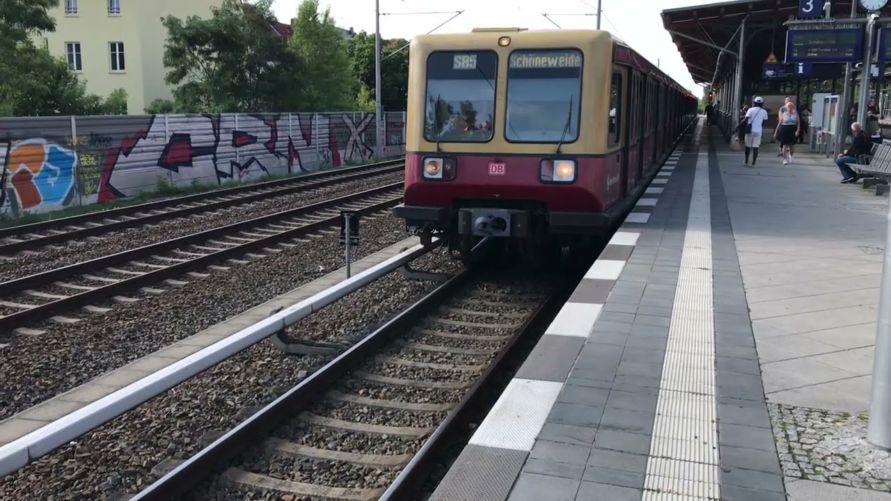 BR 485 als S85 nach Schöneweide mit Makro - YouTube