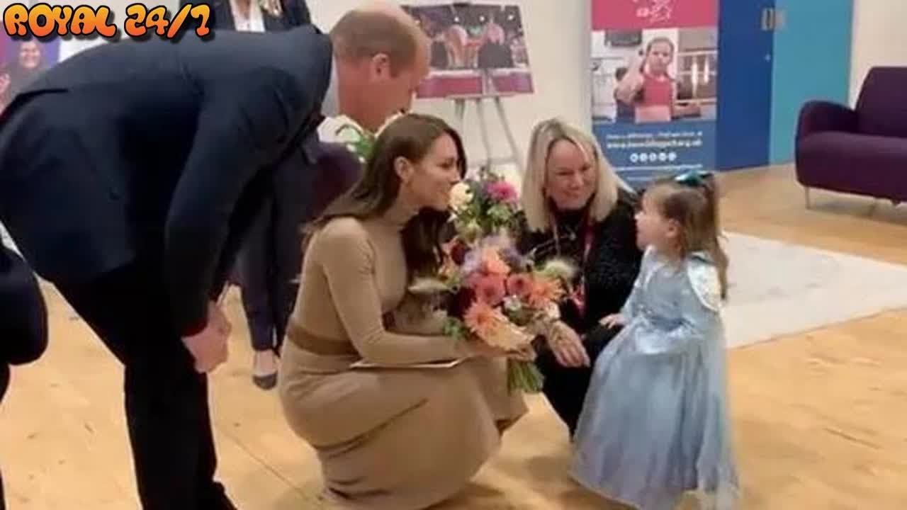 Touching moment little girl dressed as princess meets real life ...