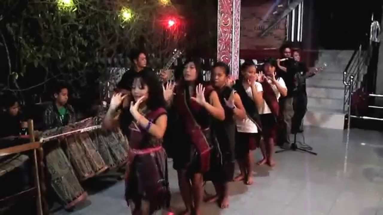 20141015 TorTor Dance by Samosir Cottages Group - YouTube