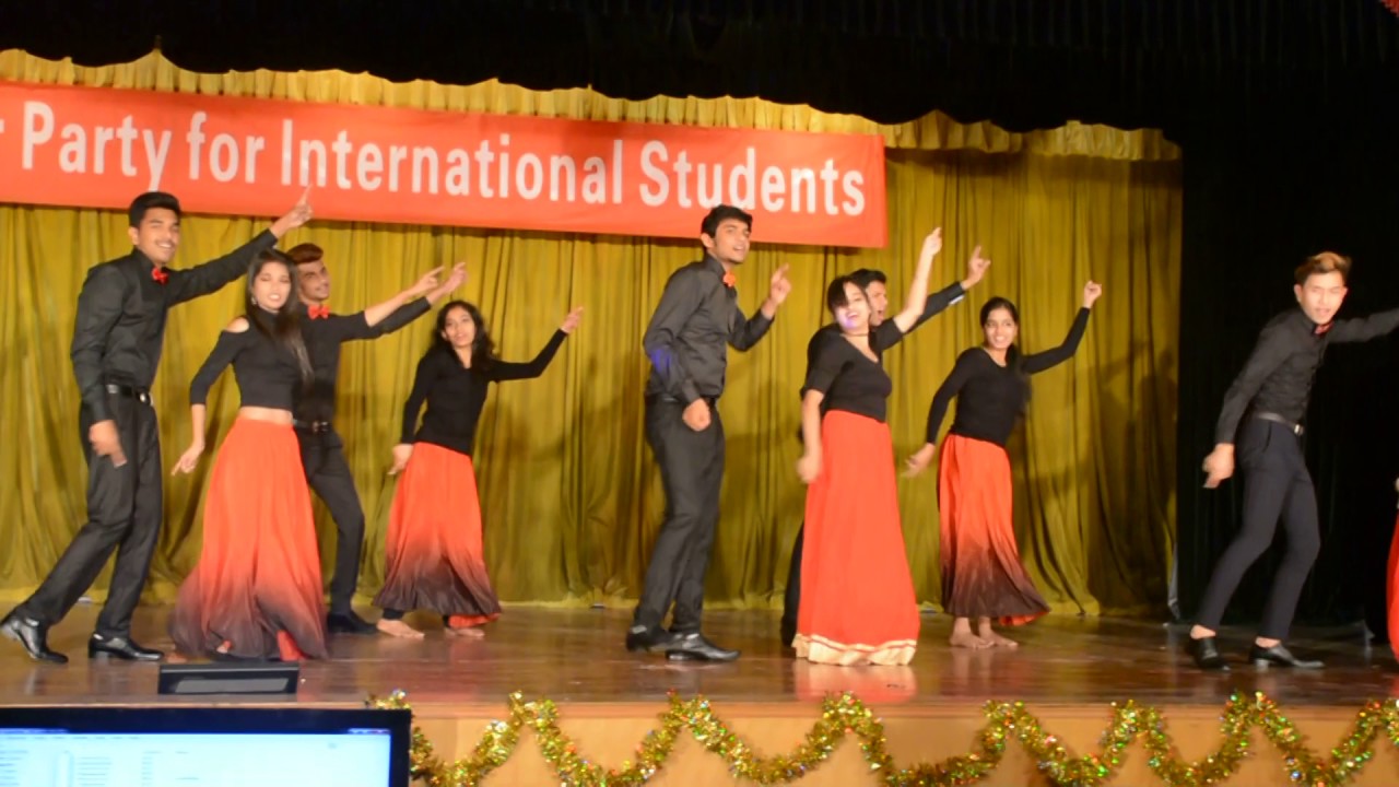 RUN THROUGH BOLLYWOOD | Tujhe dekha to ye jaana sanam to Break up song ...