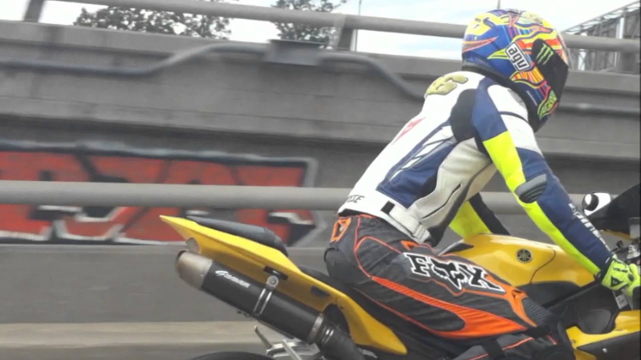2009 Yamaha YZF R1 Yellow Sportbike On The Freeway Valentino Rossi Moto ...