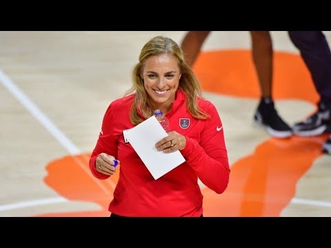What Another WNBA Coach sees in Nicki Collen at Baylor - YouTube
