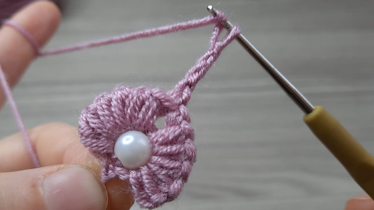 Super Easy Crochet Wrist Strap - Stunning and Simple DIY Bracelet ...