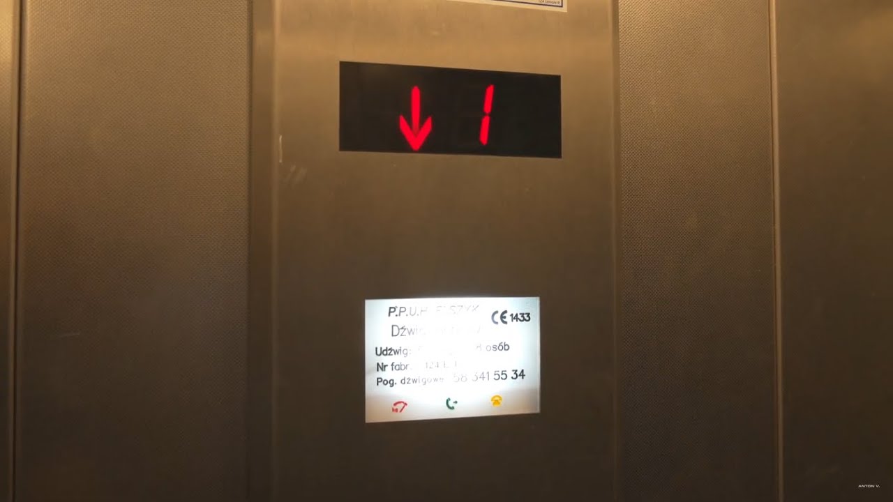 Poland, Gdańsk Dworzec PKS, 1X elevator - YouTube