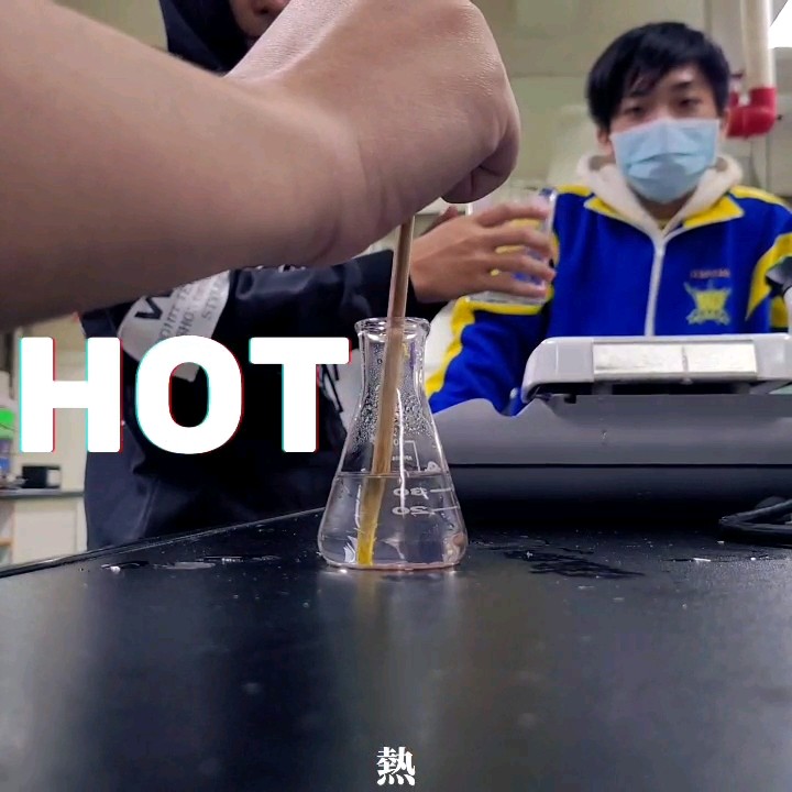 Hot Ice: Baking Soda and Vinegar! #CampusLife - YouTube