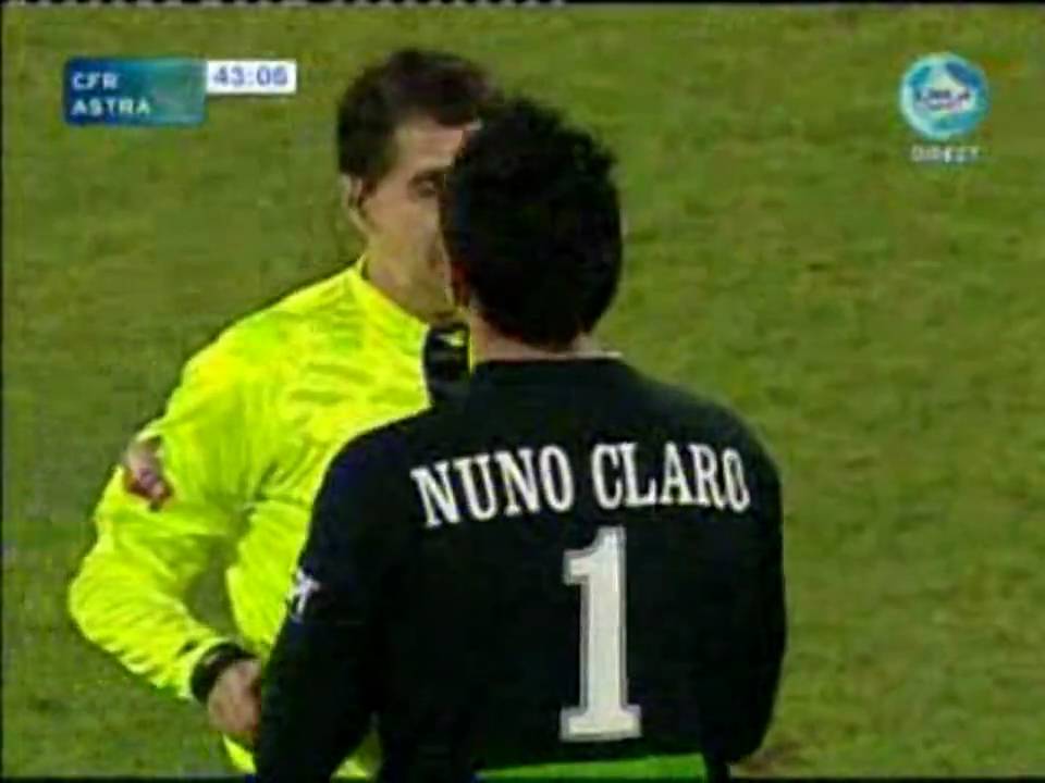 Worst goalkeeper tackle ever: Nuno Claro does K1 on Georgian Păun - YouTube