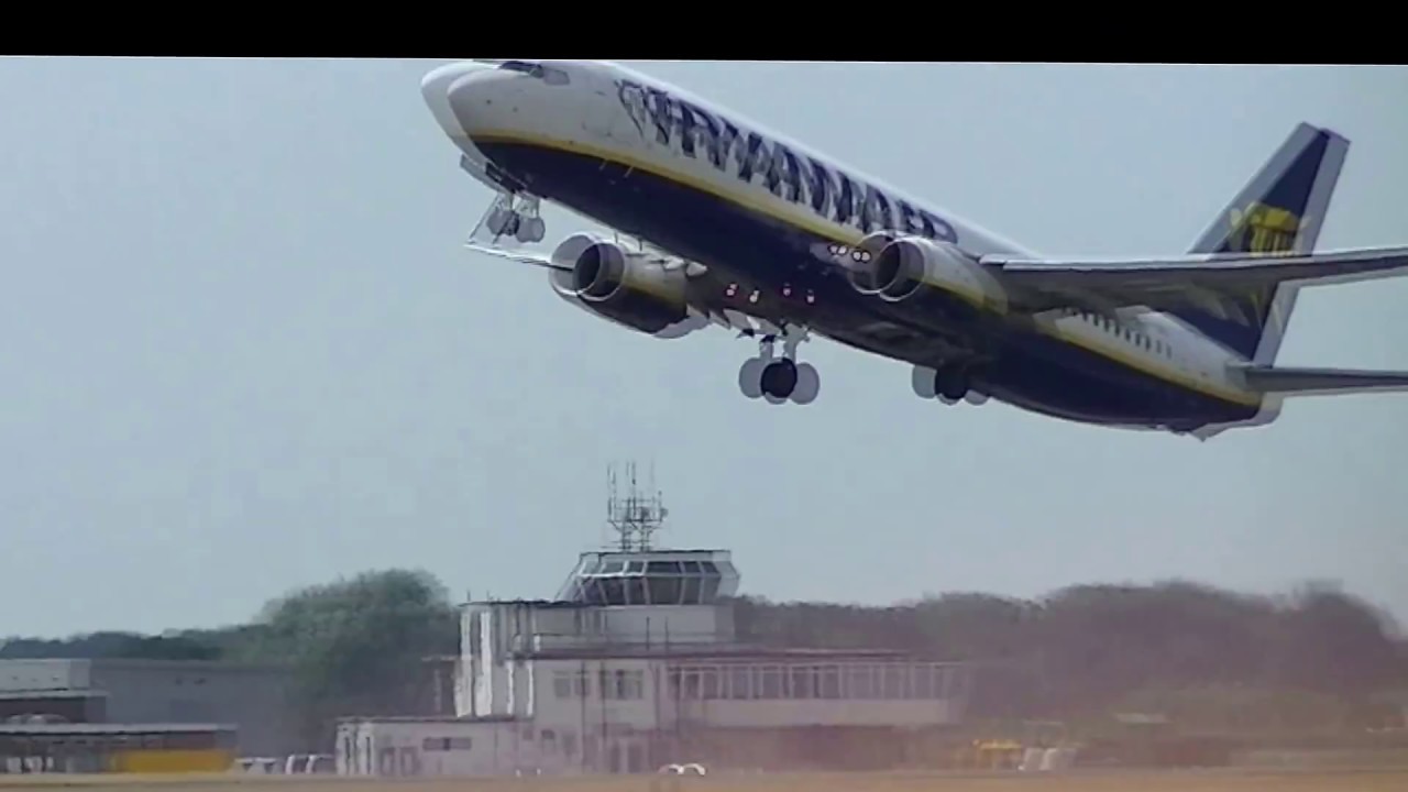 Boeing 737-800 Ryanair Take Off - Bournemouth Airport - YouTube