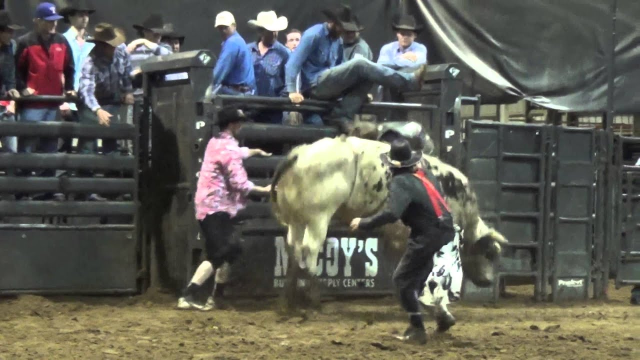 Bullfighter Weston Rutkowski gets kicked in the face - YouTube