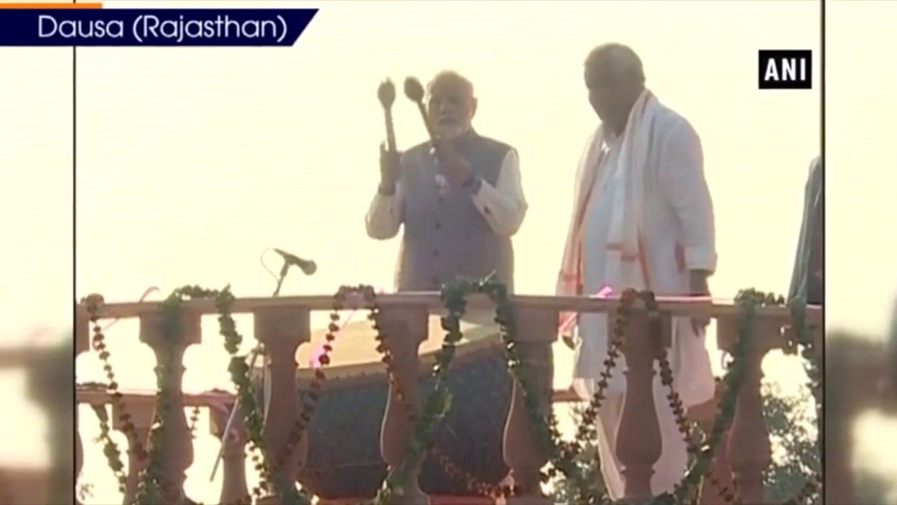 Dholi Taro Dhol Baaje ft. Narendra Modi - YouTube