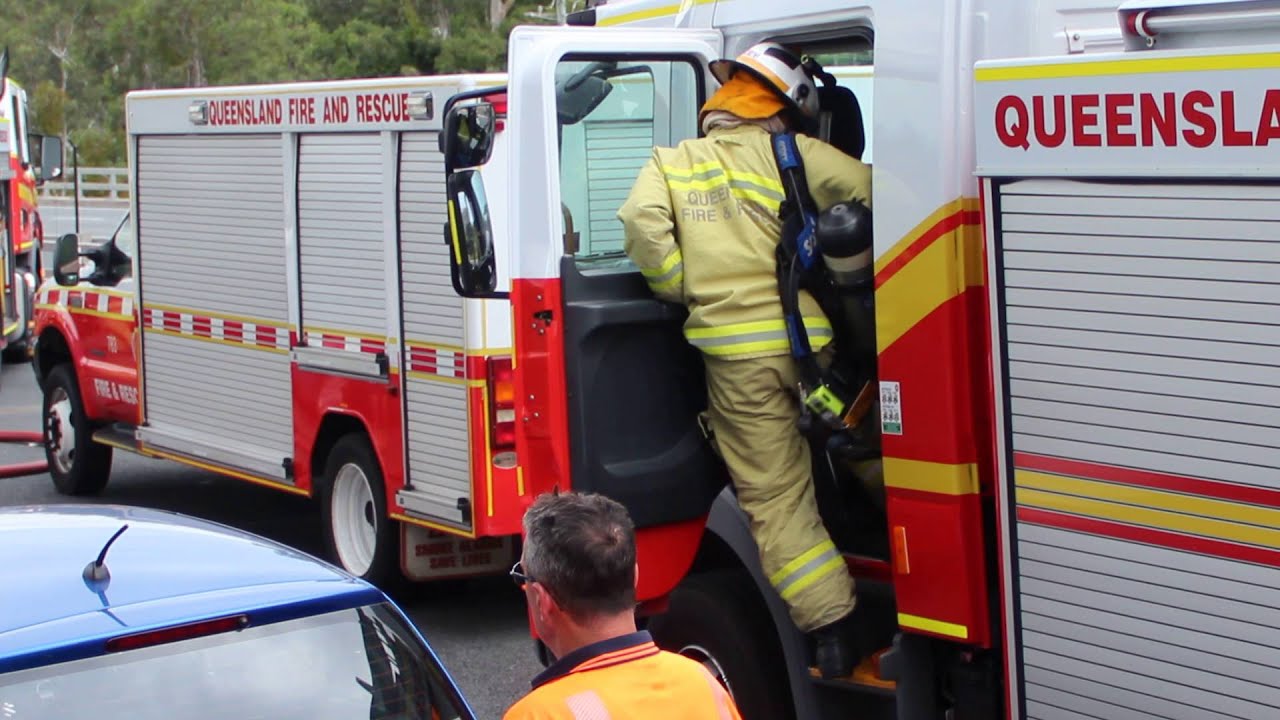 M1 Hwy Nerang GoldCoast QLD, Sth Bound Truck Burning 2nd Feb 2016 - YouTube