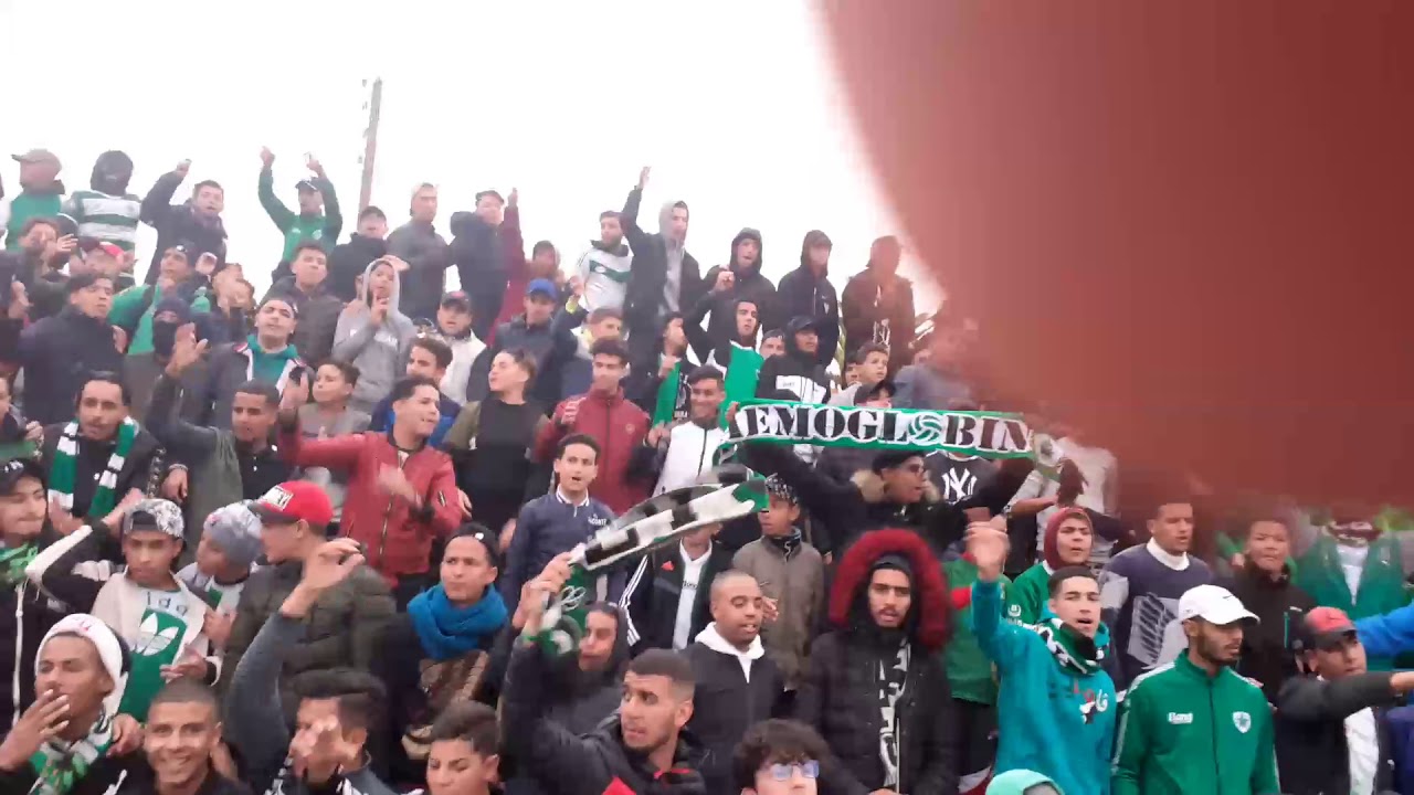 تشجيع رهيب لي ملوك الشرق ultras brigade oujda - YouTube