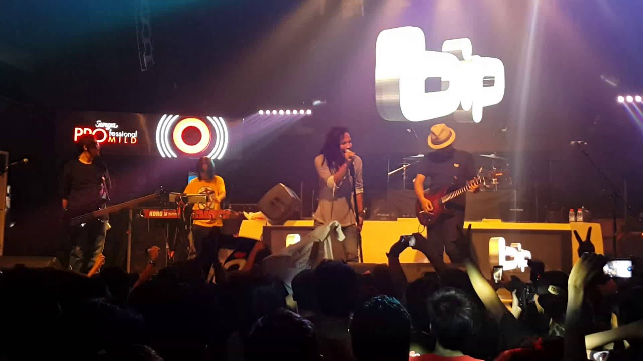 IPANK BIP - KUNCIANMU Live At Liquid Cafe Jogja - YouTube