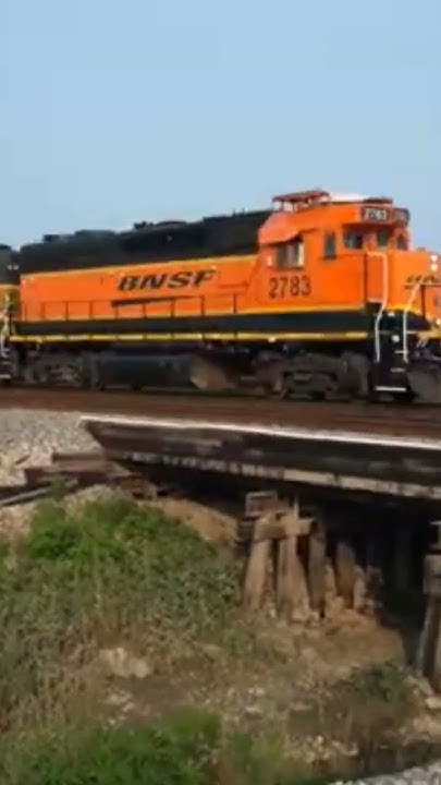 🔥👍 Powerful BNSF Local!!! 💪🔥#shorts #bnsf #train #railfans - YouTube