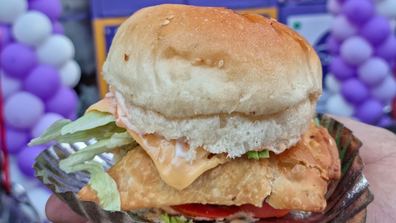 Samosa Burger 😍 | Samosa Adda at Charni Road, Mumbai - YouTube