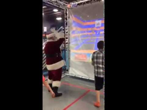 SANTA PLAYS VIRTUAL DODGEBALL! - YouTube