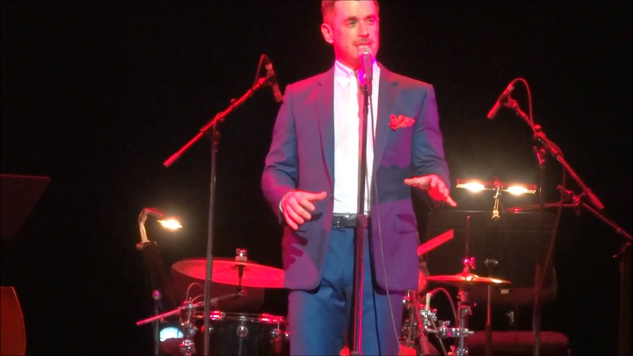 Bobby Fox - My Eyes Adored You (Live @ Capitol Theatre, Sydney) - YouTube