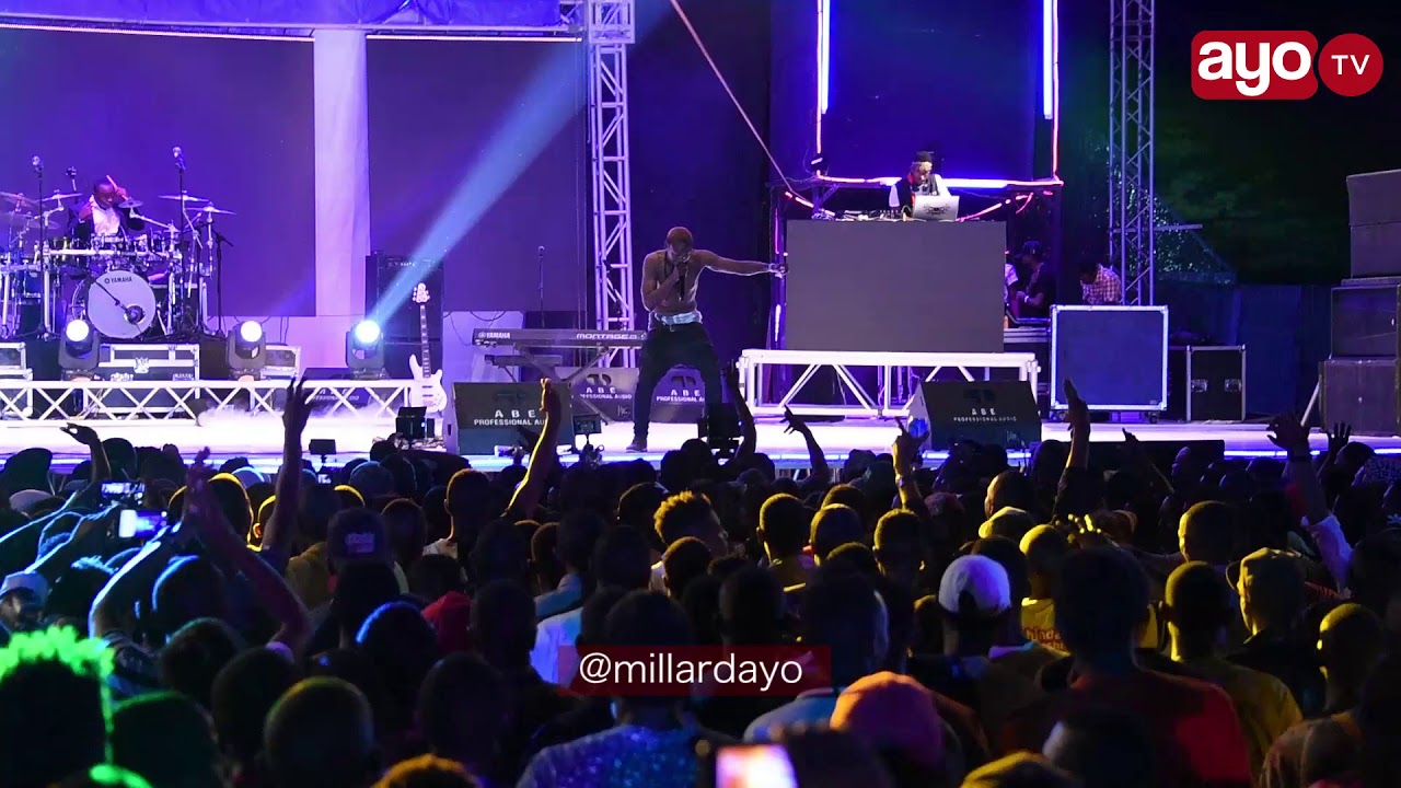 BALAA LA CHID BENZ KWENYE STAGE YA FIESTA DSM NOOOMAA!!!!! - YouTube