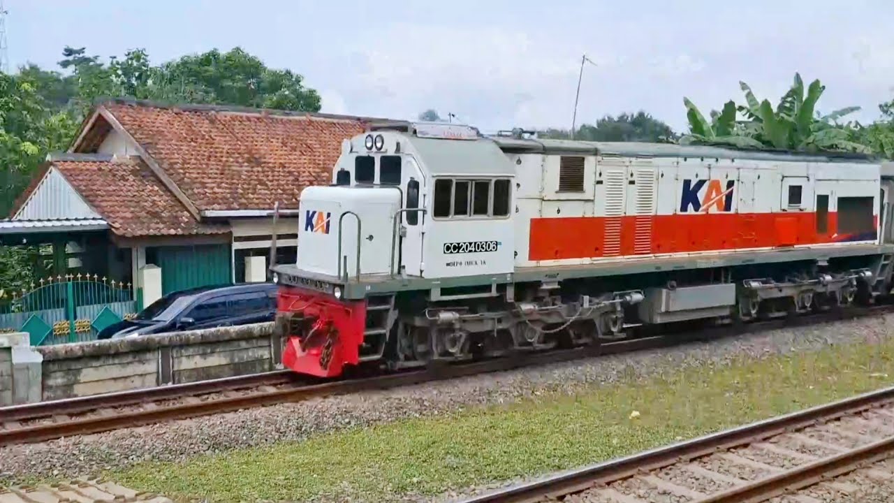 KERETA API PANJANG‼️ MENEMUKAN 31 KERETA API PANJANG DI PALANG PINTU ...