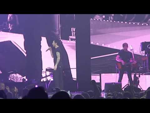 Maroon 5- Misery Live