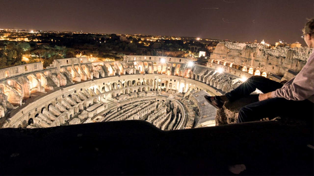 Daredevil Climbs Roman Colosseum - YouTube