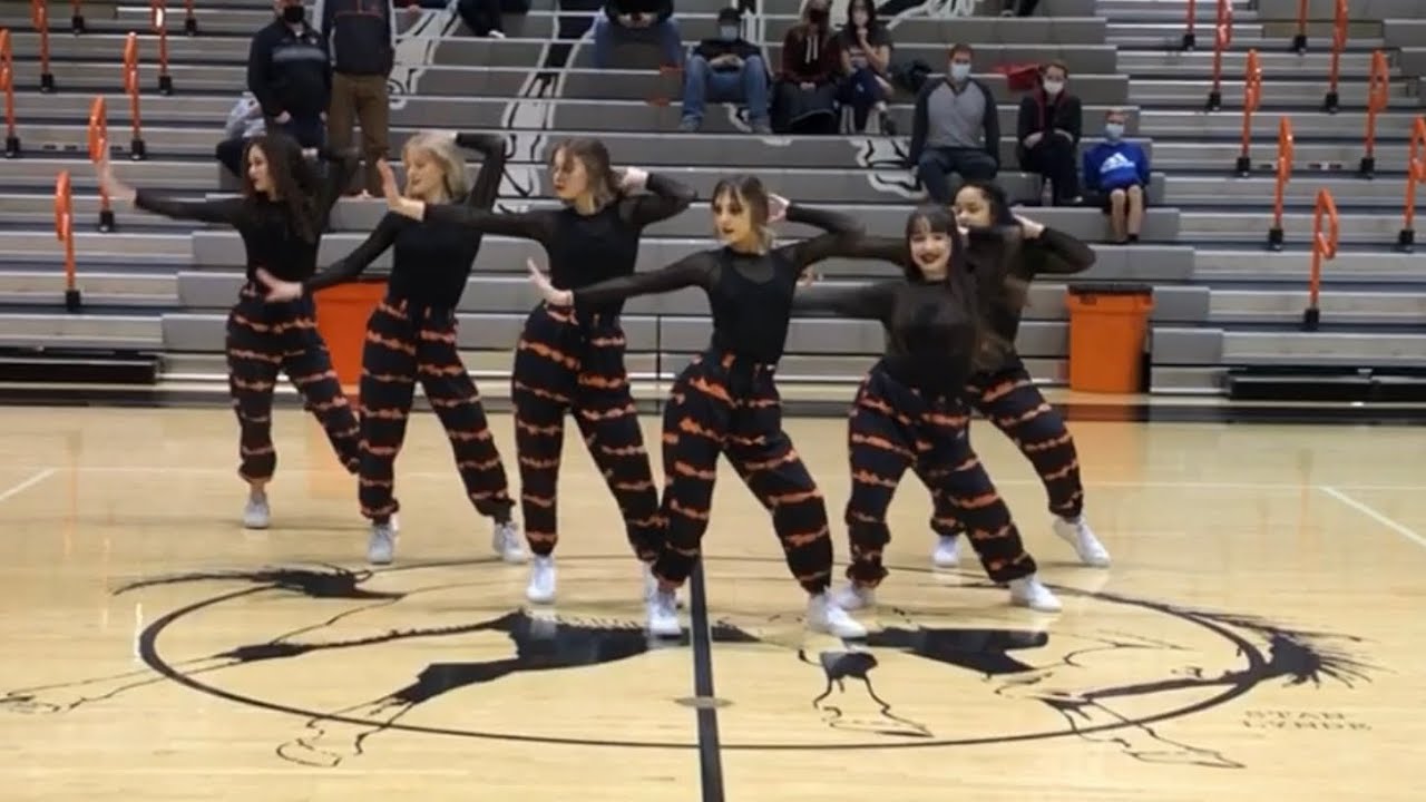 Senior Storm Dance Team / “2020 Mix” Halftime Performance - YouTube