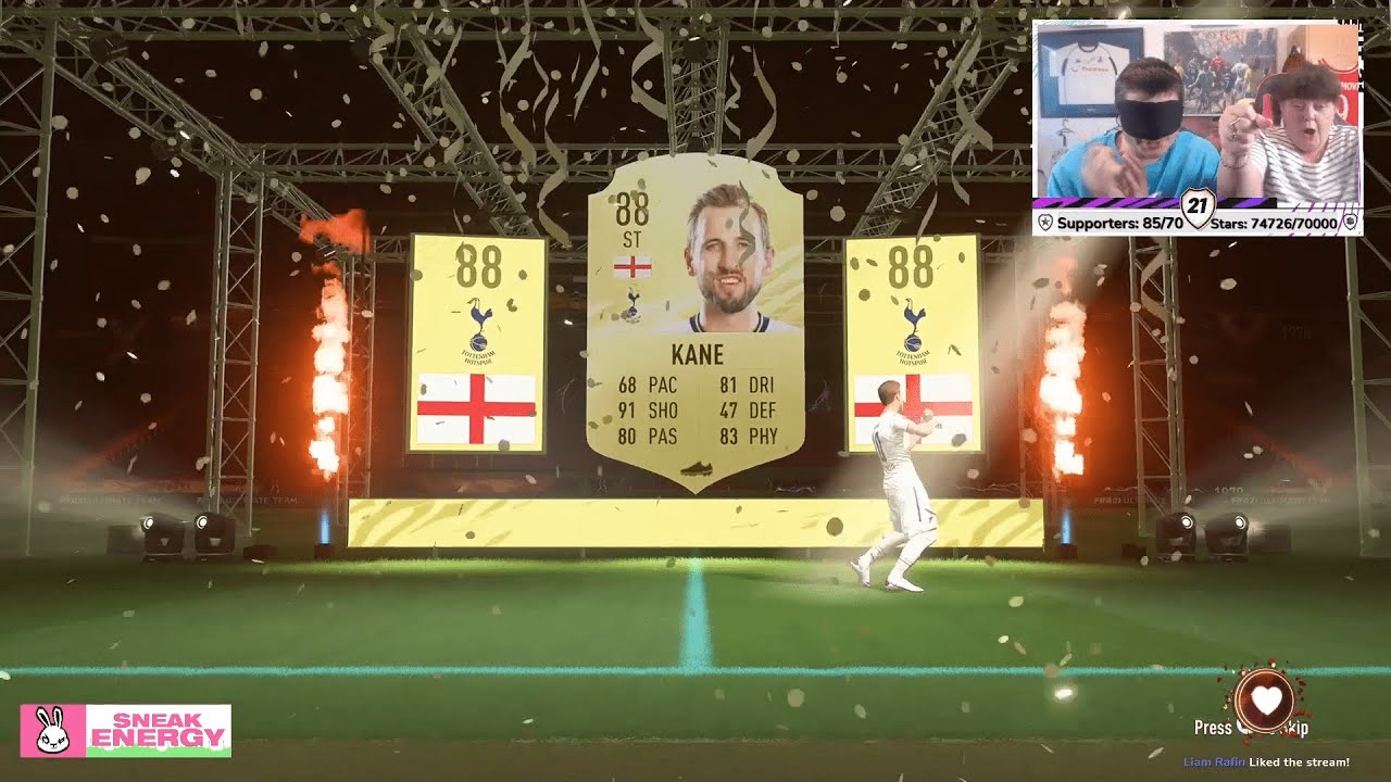 Danny Aarons' mum packs the best ST in the world - YouTube