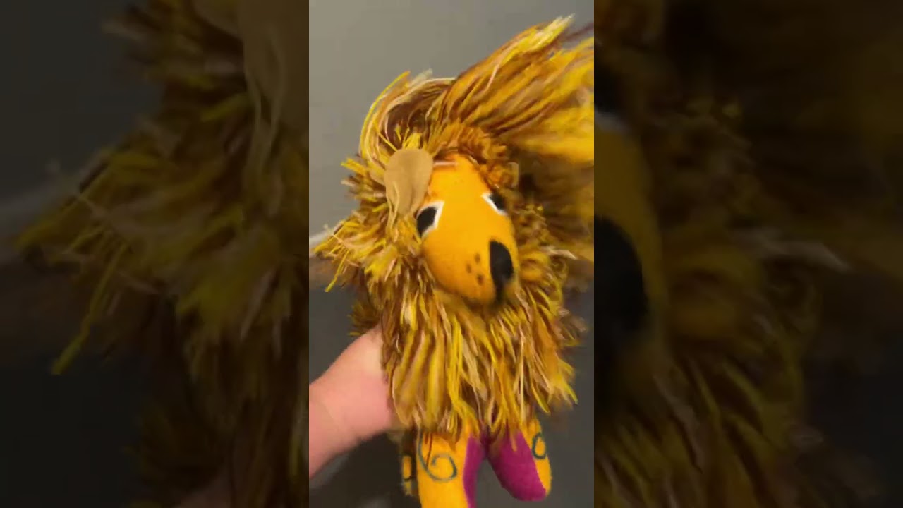 Lion Does sus dance - YouTube