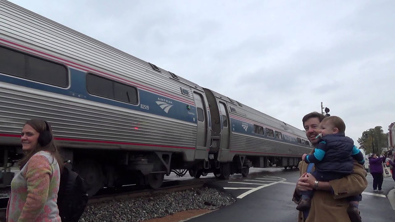 Amtrak 142 leads the P089 - YouTube
