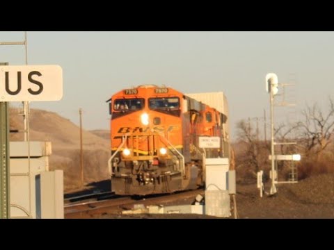 BNSF 7570 Leads a Z-Train through Mesa, WA and Finley, WA at High Speeds (Lakeside/Fallbridge ...