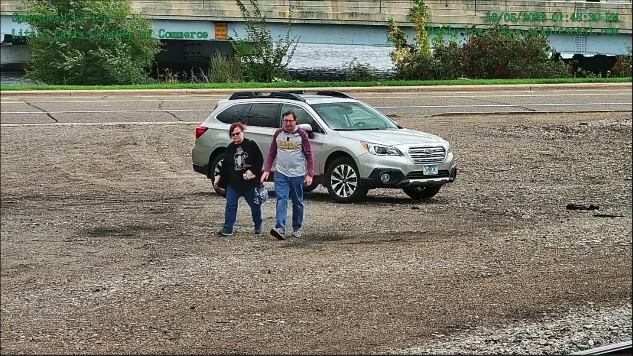 NTR-OTC Railfans Erik and Paula stopped by and waved today - YouTube