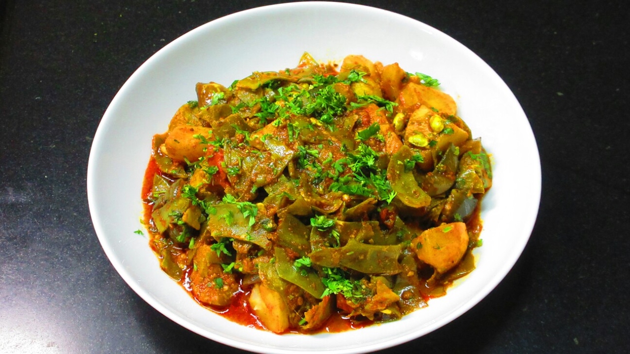 Papdi ki Sabzi - Saem Papdi ki Sabzi - Valor Papdi recipe - Flat Beans ...