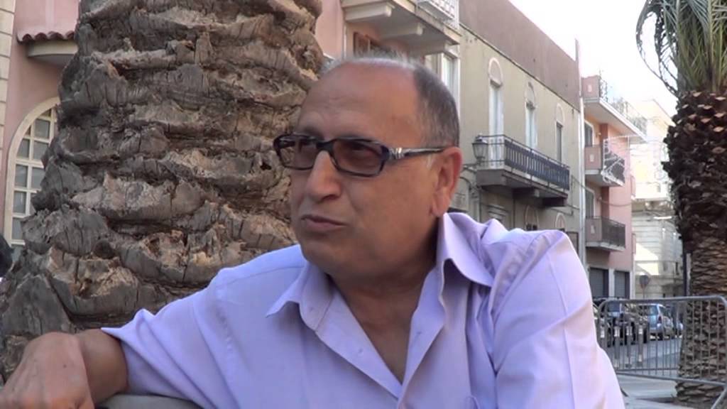 Vito Arena riabbraccia la sua Misterbianco - YouTube