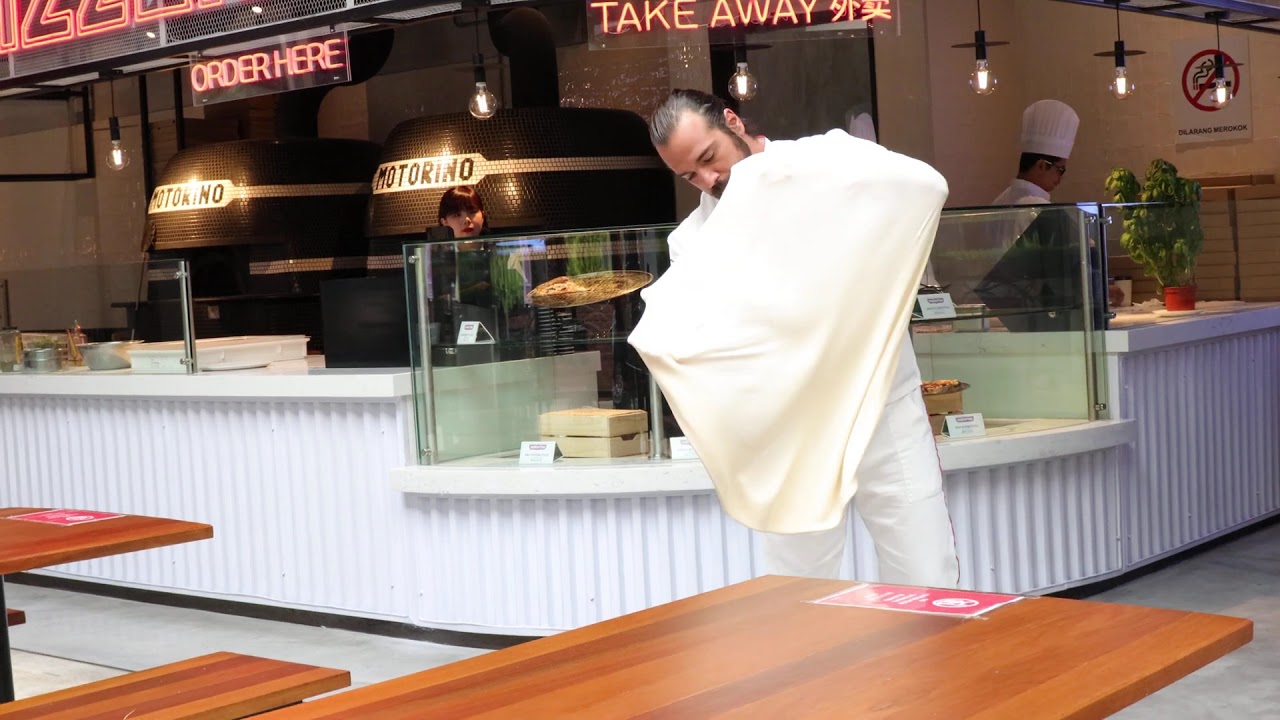 Amazing Roti Canai Maker In Genting Highlands ( Malaysia ) - YouTube