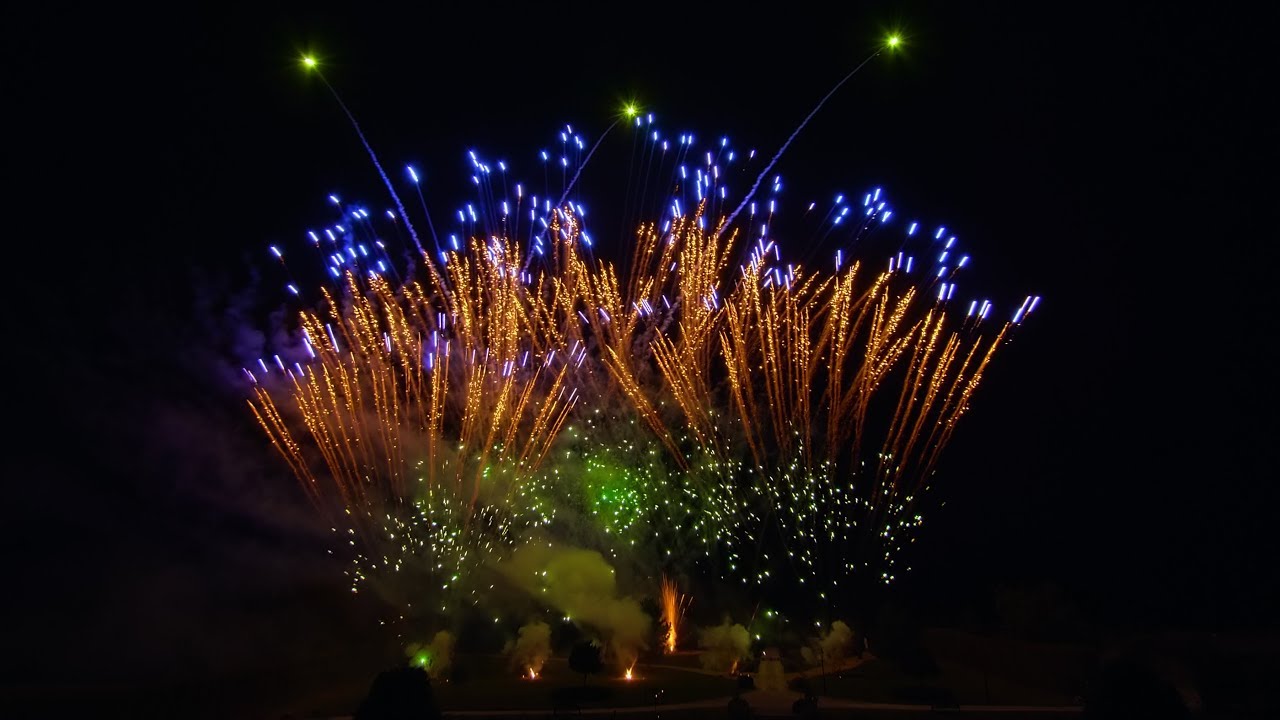 Nice fireworks display for a wedding in a palace garden - YouTube