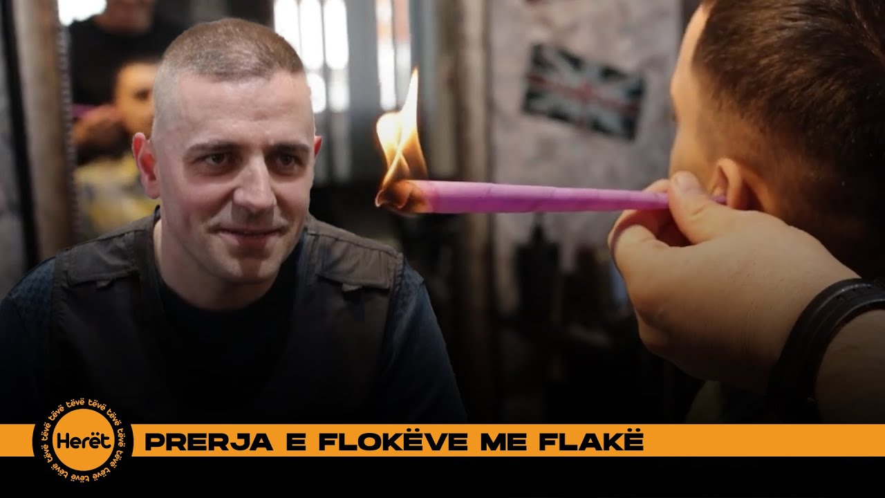 Prerja e flokëve me flakë është specialitet i punës së berberit nga ...