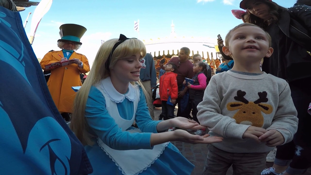 Jax meeting Alice from Alice in Wonderland - YouTube