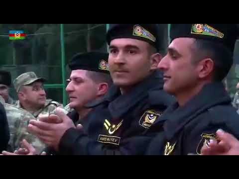 Müdafiə Naziri Zakir Həsənov əsgərləri ilə rəqs etdi