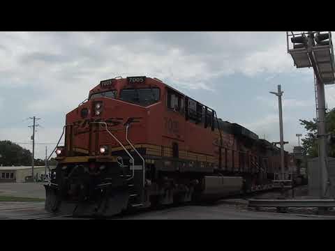 BNSF #7005 Leads EB Stacktrain. Olathe, KS 7/22/23 - YouTube