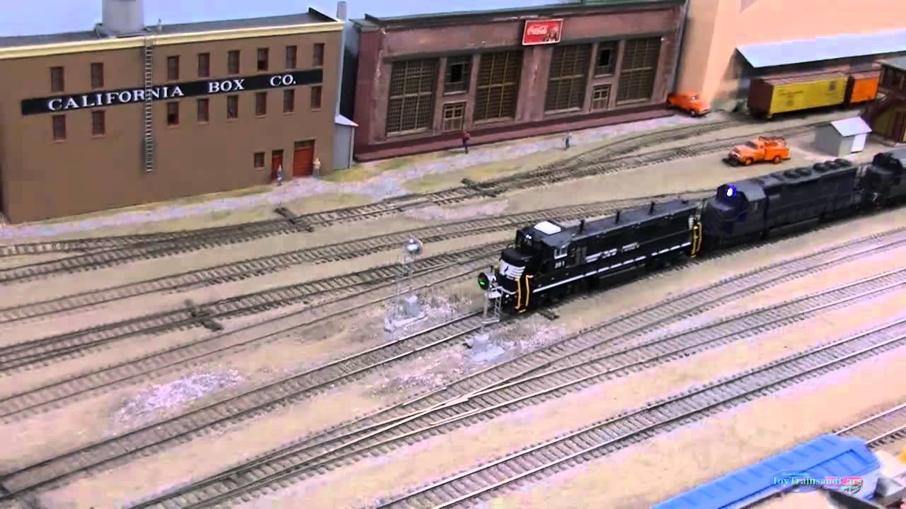 HO Scale Model Train 32 - YouTube