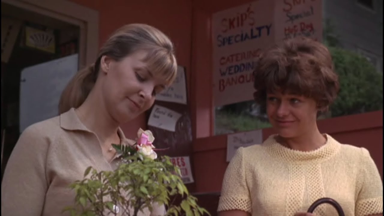 Joanne Woodward & Estelle Parsons - YouTube