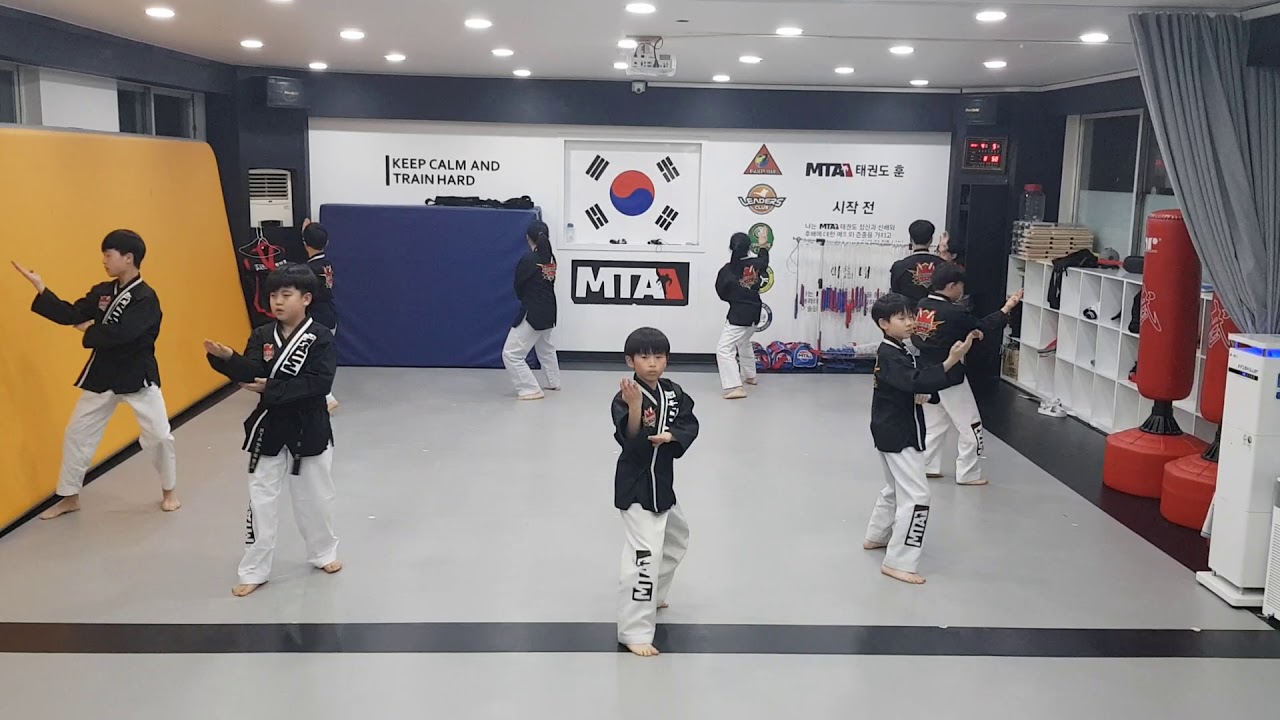 VICTORY시범단 태권체조-Hand Clap - YouTube