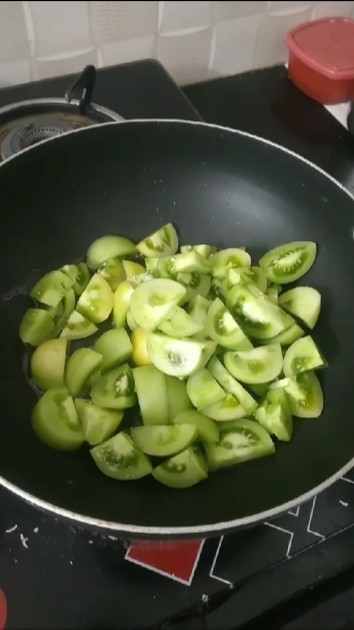 Instant Green Tomatoes roti pachadi recipe - YouTube