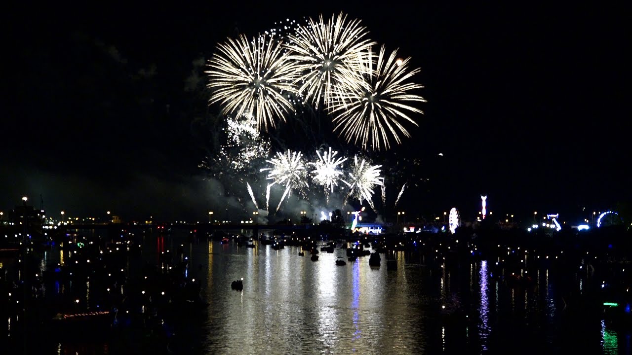 BCTV Bay City Fireworks Festival Special & Grand Finale Fireworks - YouTube