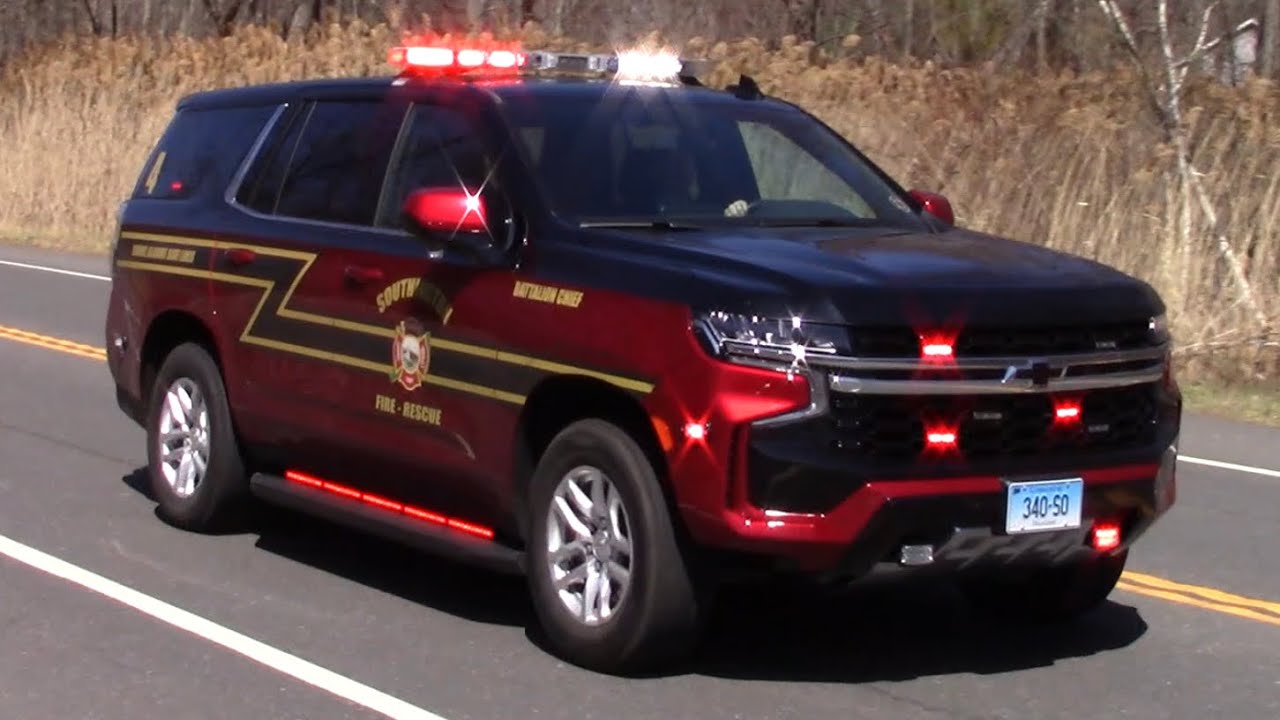 Southington Fire Department Car 4 and Ladder 1 Responding - YouTube