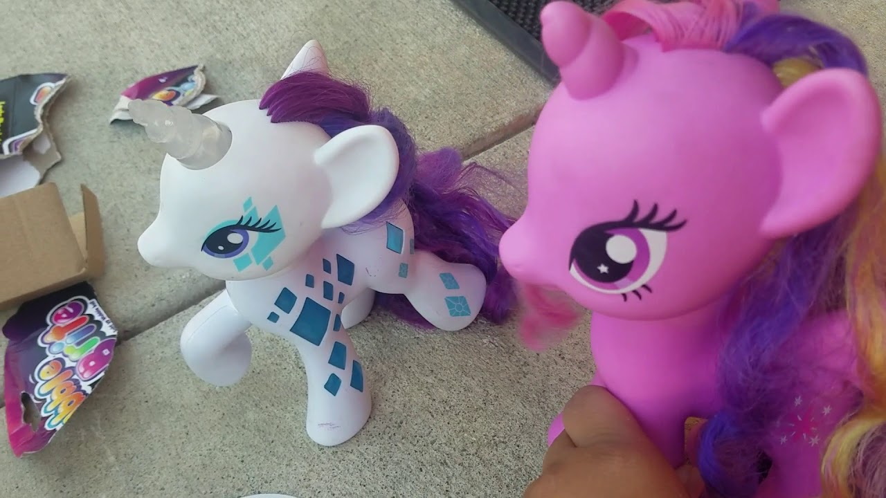 My Little Pony Plays with Wubble Bubble!! Lights Up - YouTube