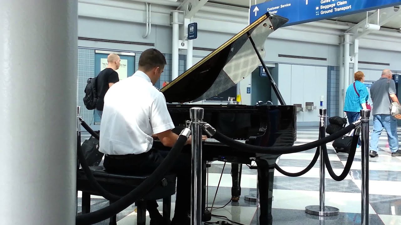 Pilot Playing Piano at O'Hare - YouTube