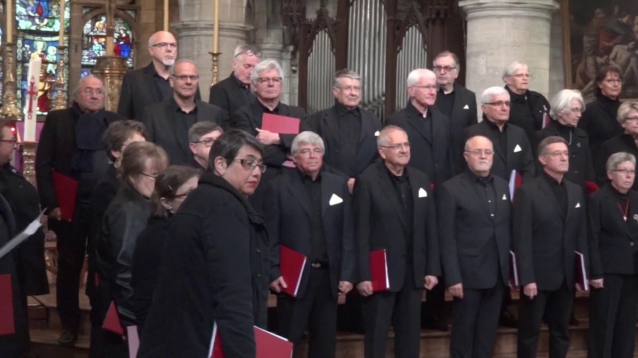 Début du concert et présentation de Raymond - YouTube